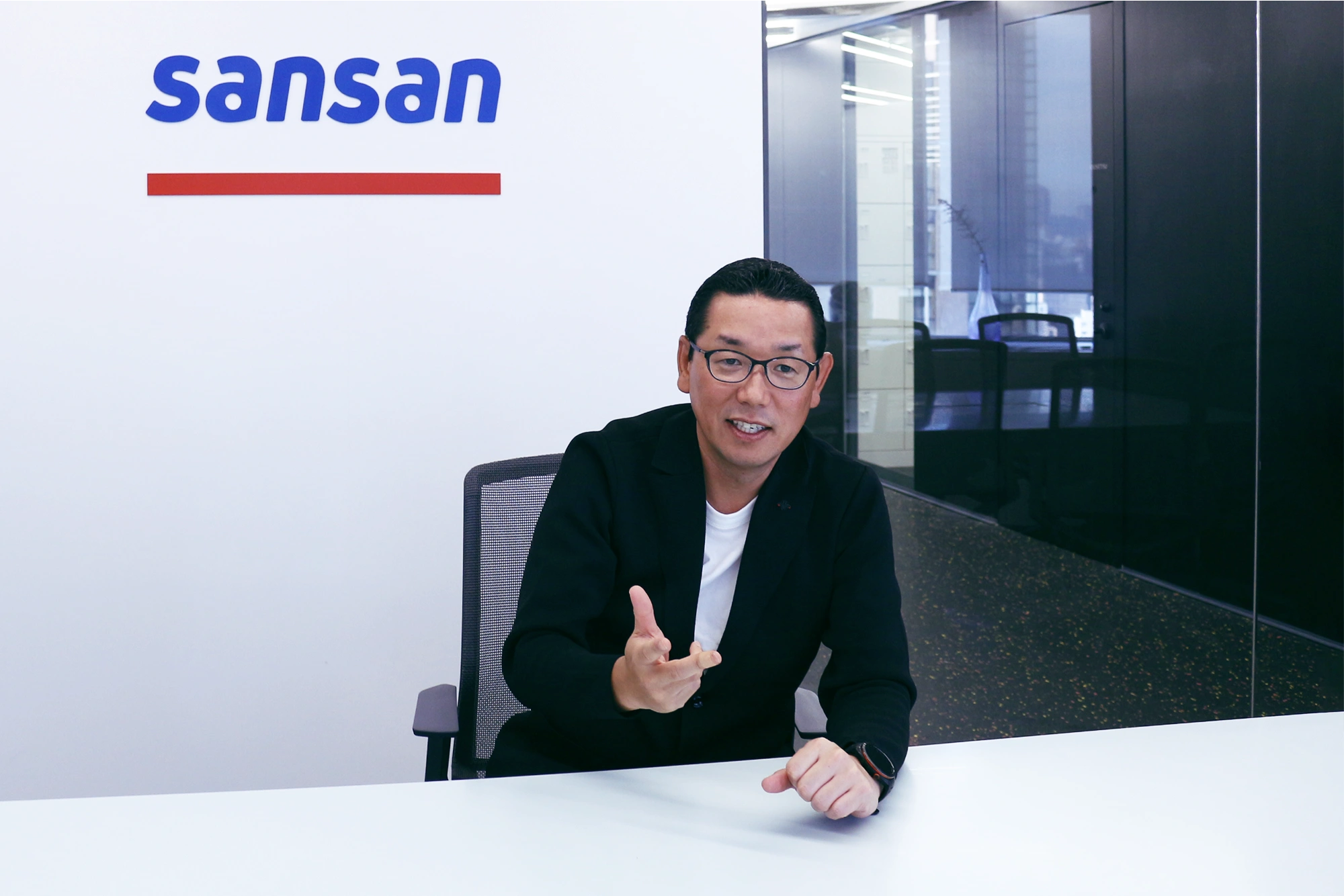 大手/中小企業の営業DXのはじめ方とは？費用対効果の示し方から体制構築の要諦まで｜Sansan事業部長 小川氏に聞く｜BeMARKE（ビーマーケ）