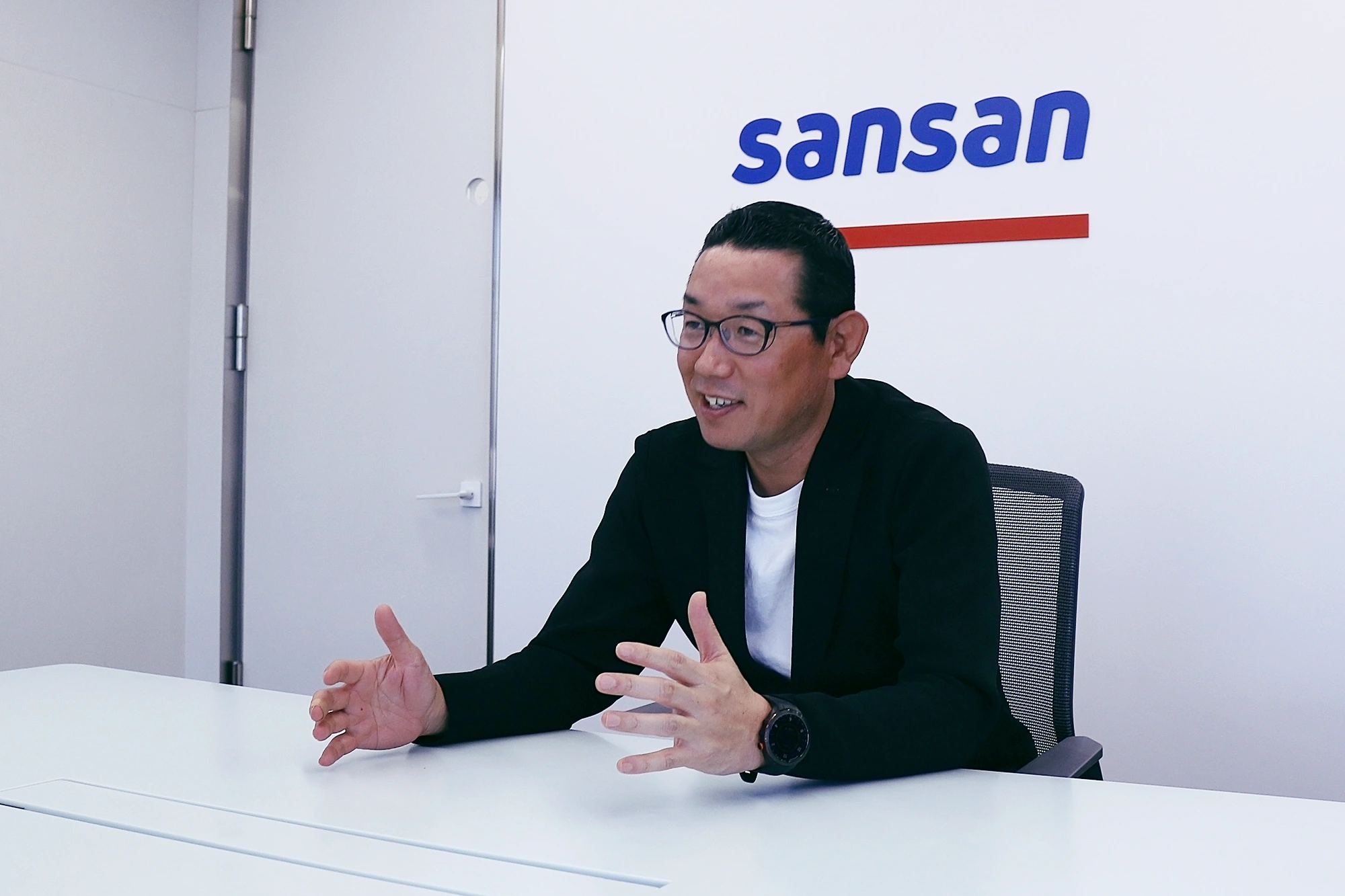 大手/中小企業の営業DXのはじめ方とは？費用対効果の示し方から体制構築の要諦まで｜Sansan事業部長 小川氏に聞く｜BeMARKE（ビーマーケ）